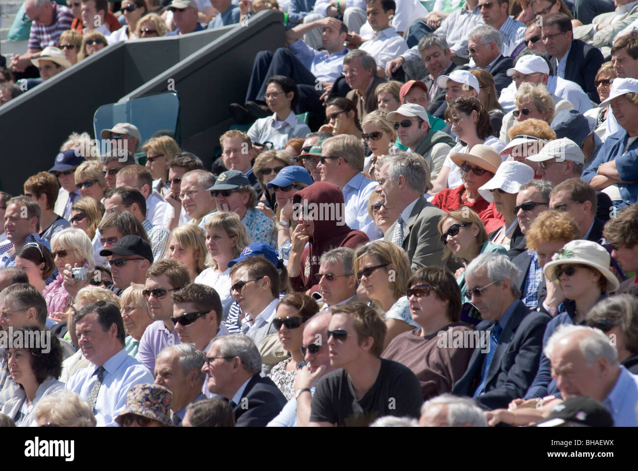 Wimbledon tennis crowd hi-res stock photography and images - Alamy