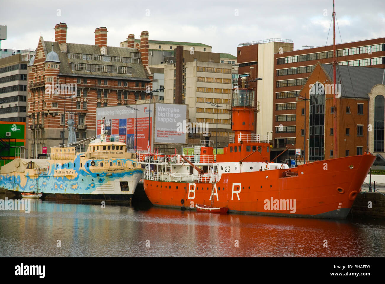 Ships at dock hi-res stock photography and images - Alamy