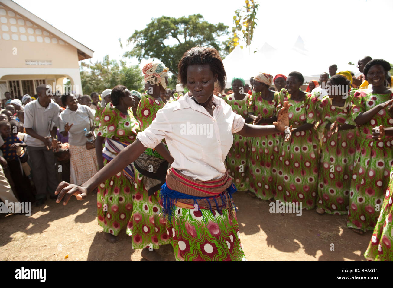 Traditional welcoming dance in Kadama Uganda Africa Stock Photo - Alamy