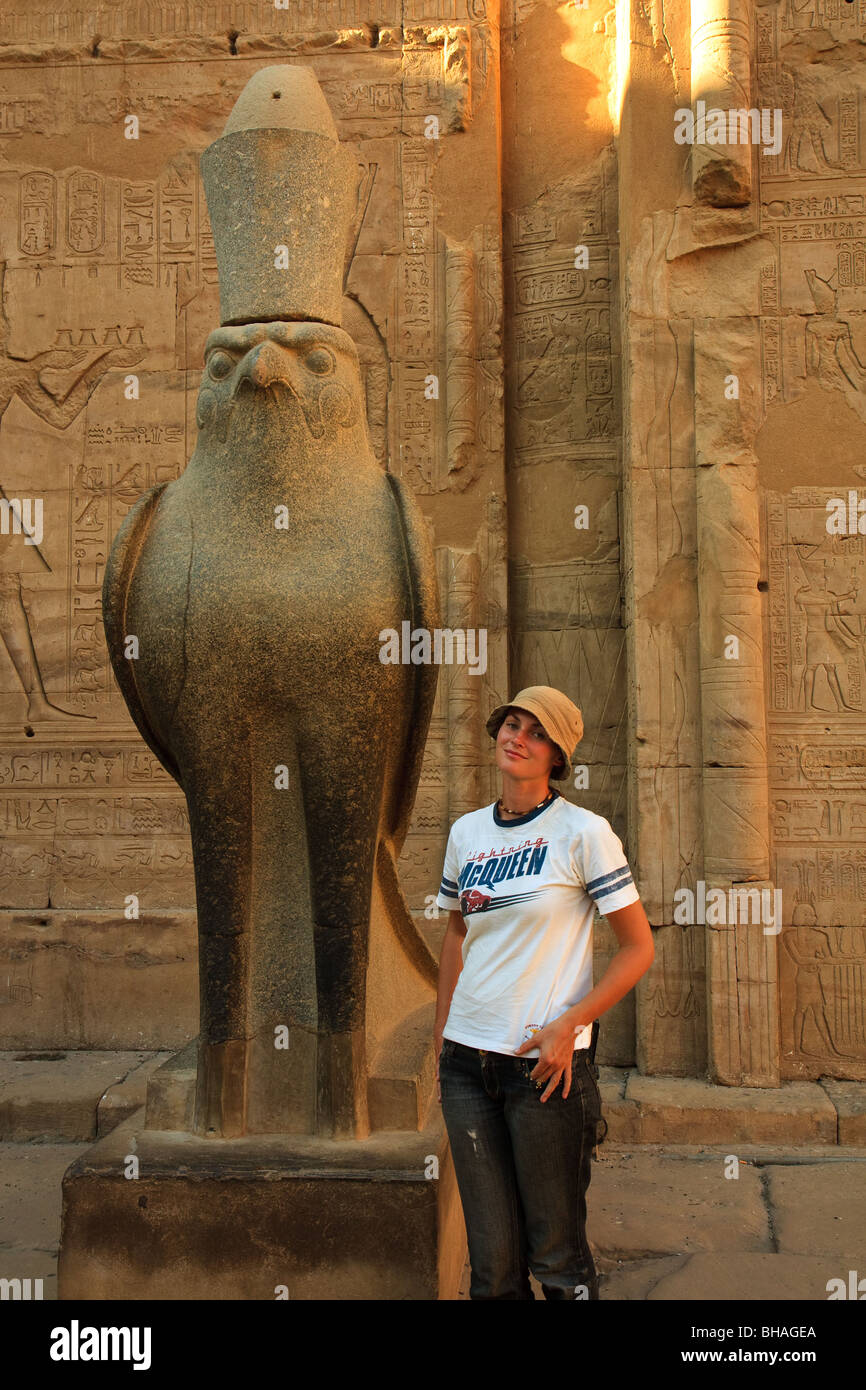 Africa Edfu Temple Egypt Horus Statue Stock Photo - Alamy