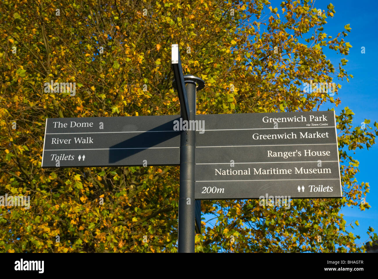 London sign posts hi-res stock photography and images - Alamy