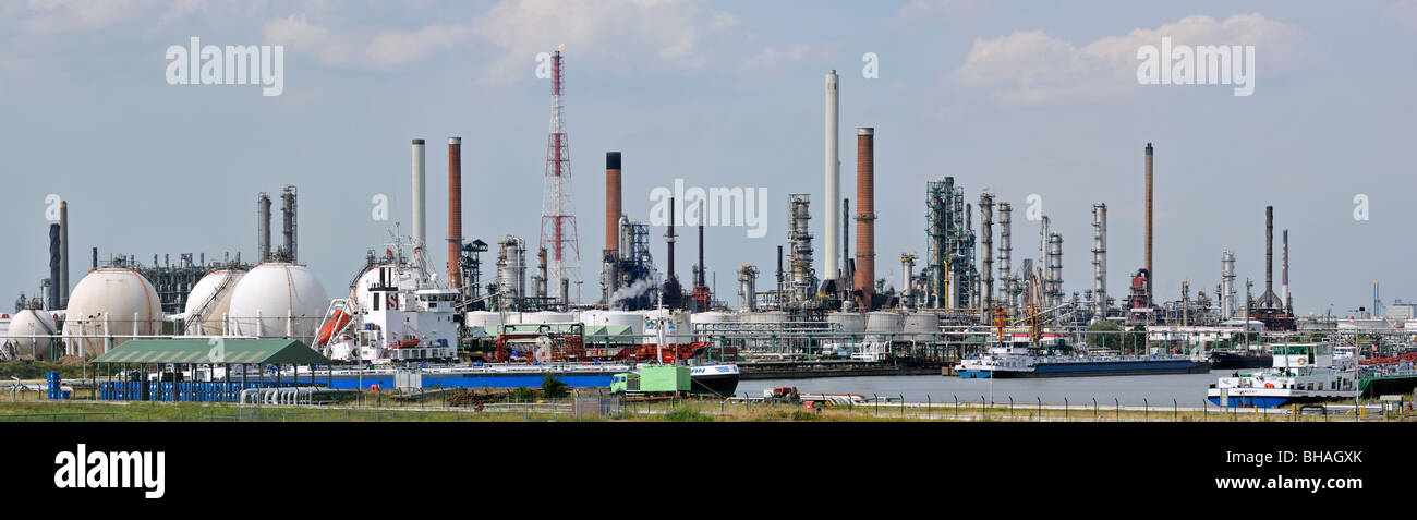 Ships in dock at oil refinery from the petrochemical industry of the ...