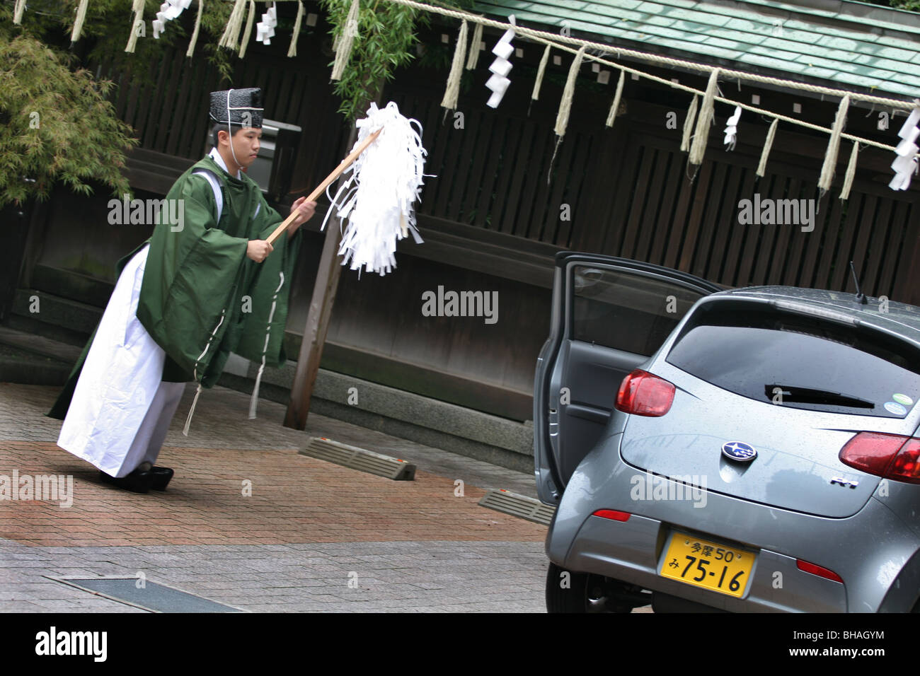 Shinto priest car hi-res stock photography and images - Alamy