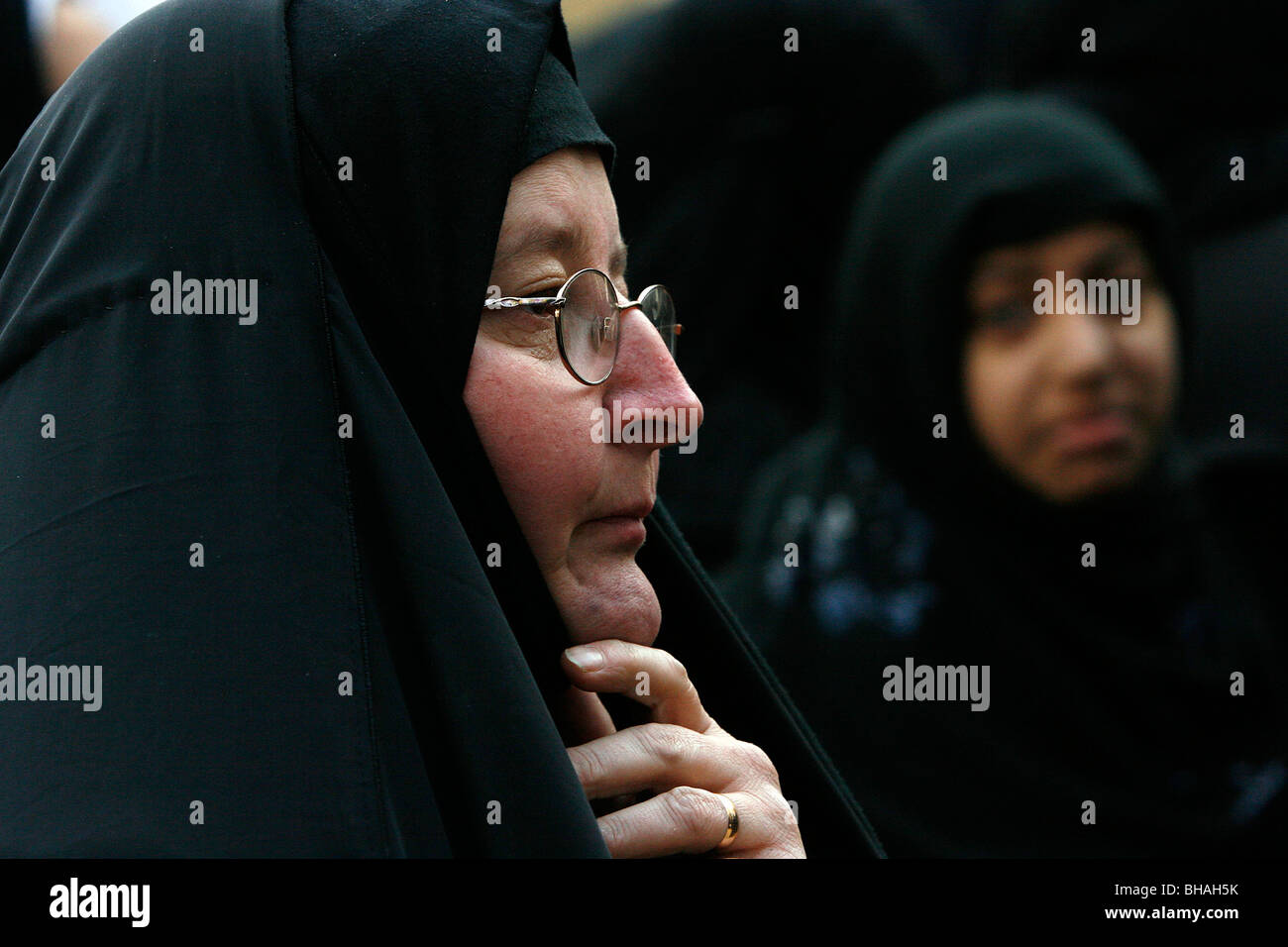 Islam islamic muslim woman women female hi-res stock photography and ...