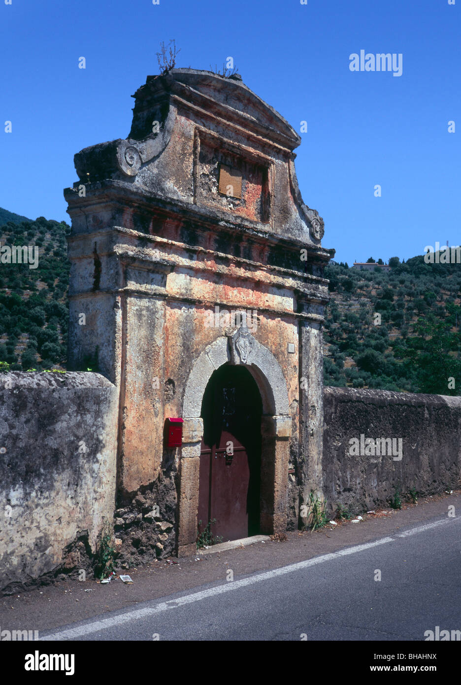 Old gateway to a private country house in Italy Stock Photo - Alamy