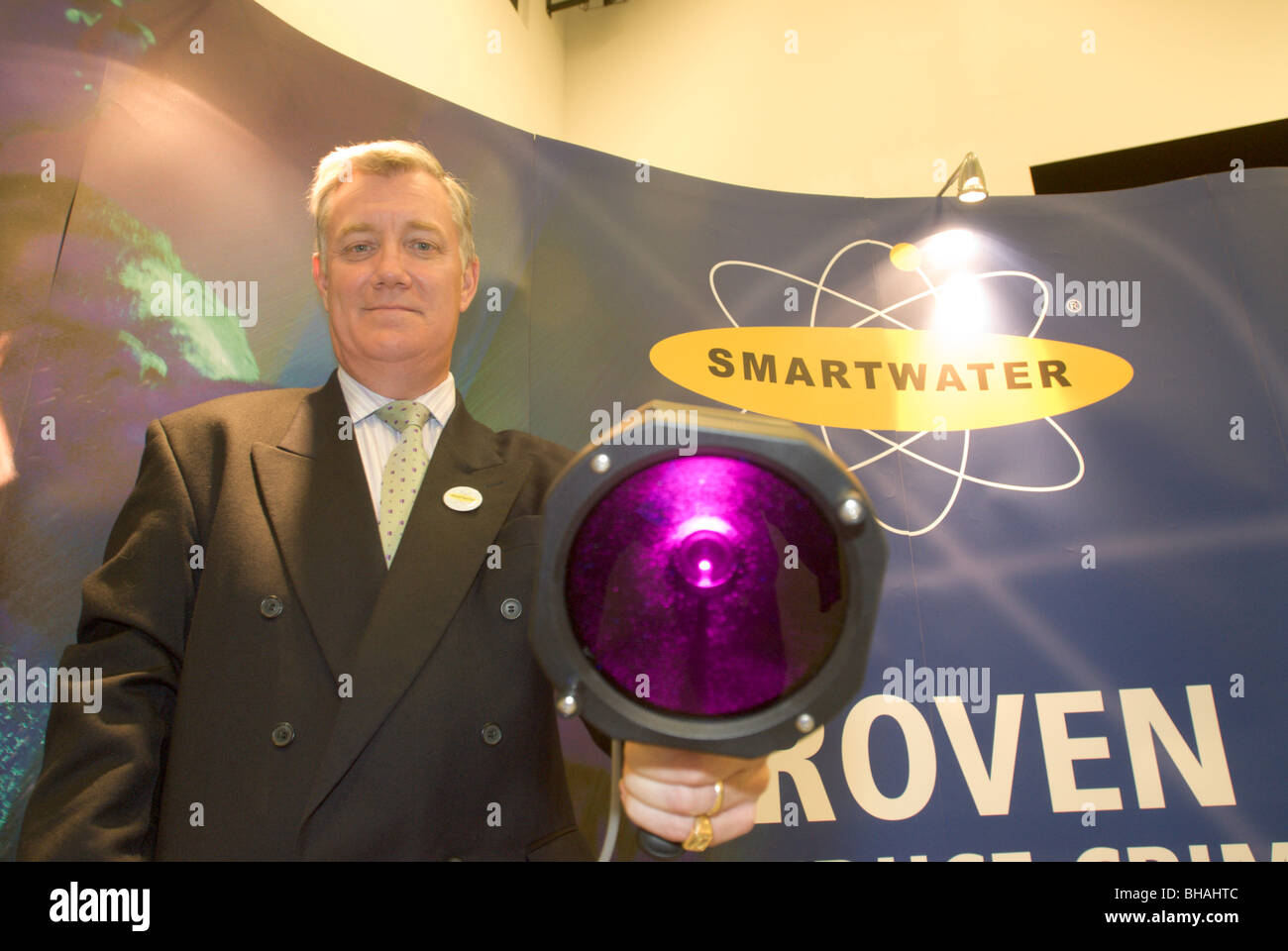 Ultra Violet light used in showing up DNA based Smart Water UK Stock ...