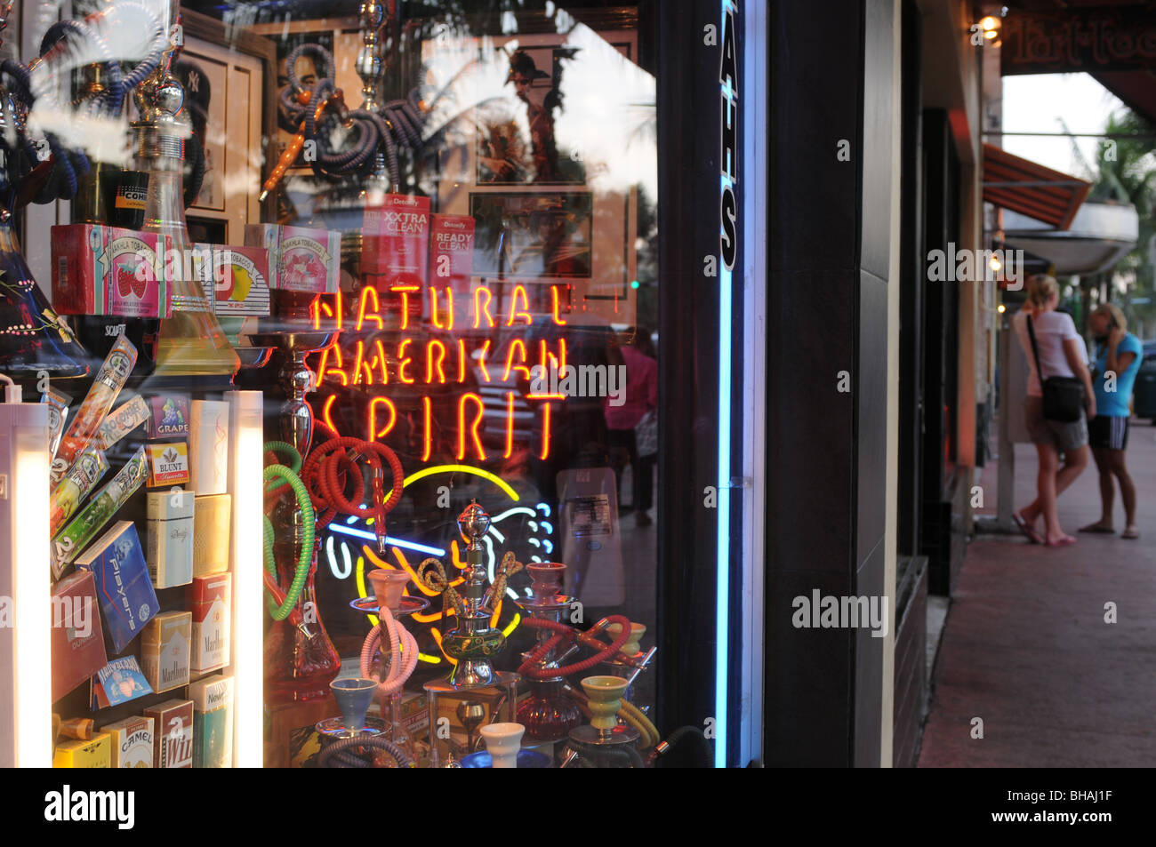 Dunhill cigarettes High Resolution Stock Photography and Images - Alamy