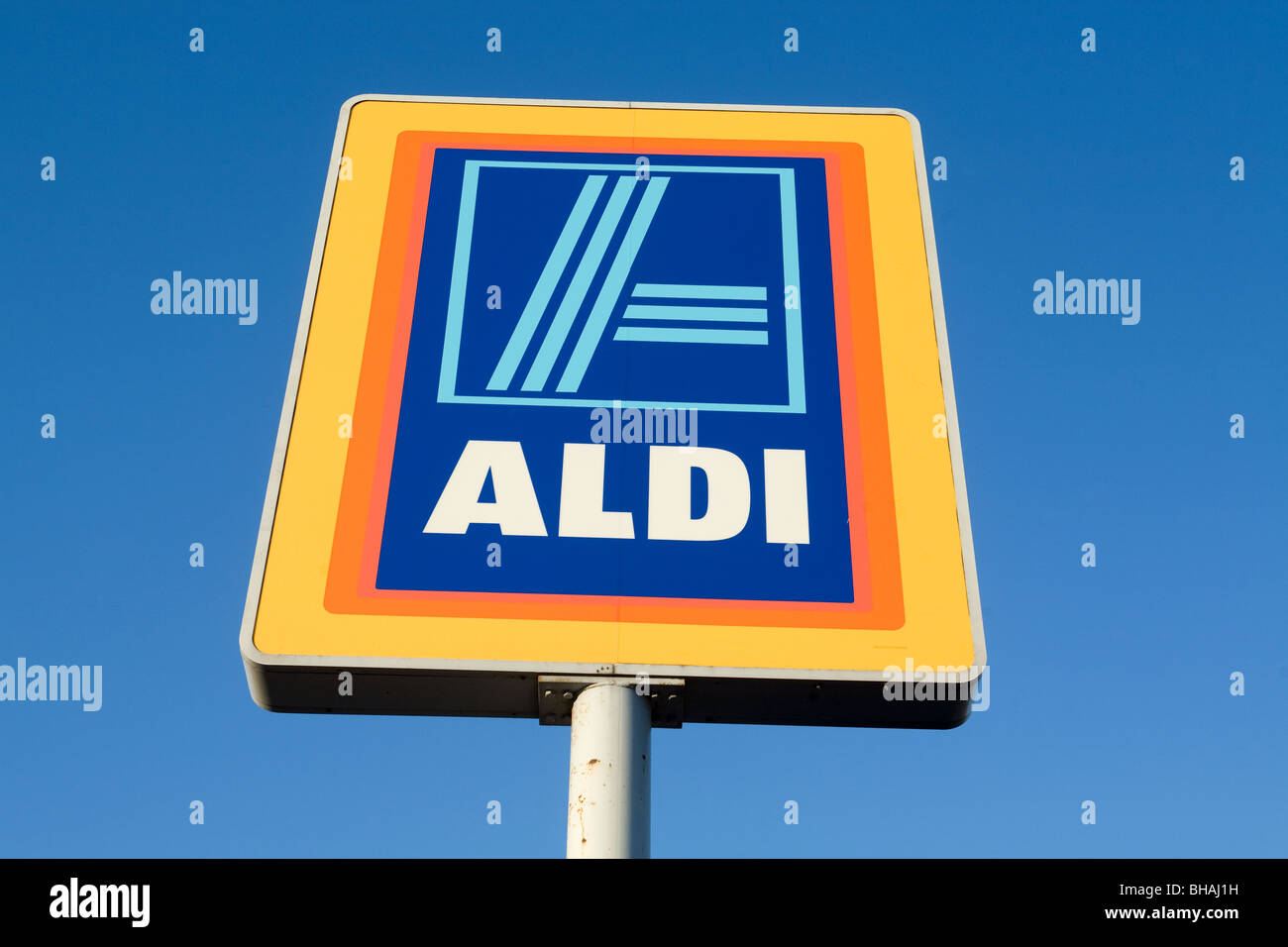 Aldi store sign hi-res stock photography and images - Alamy