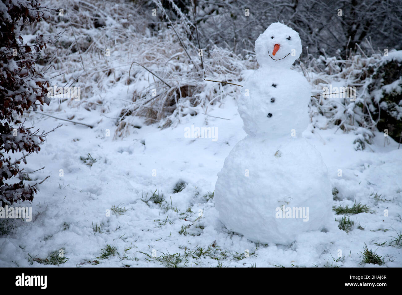 Snowman winter snow scene hi-res stock photography and images - Alamy