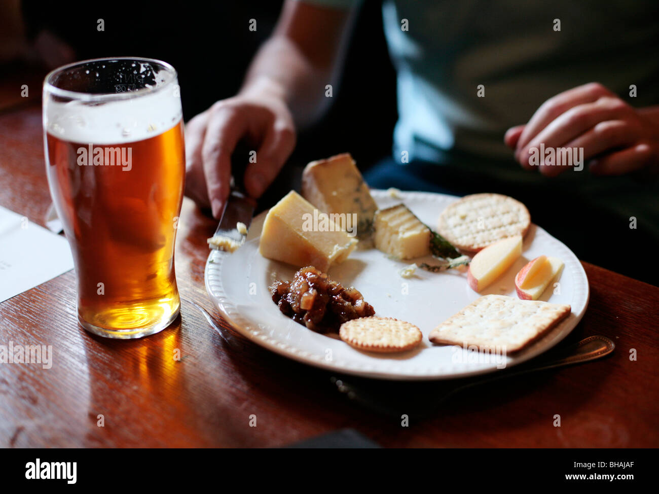 English ale house hi-res stock photography and images - Alamy