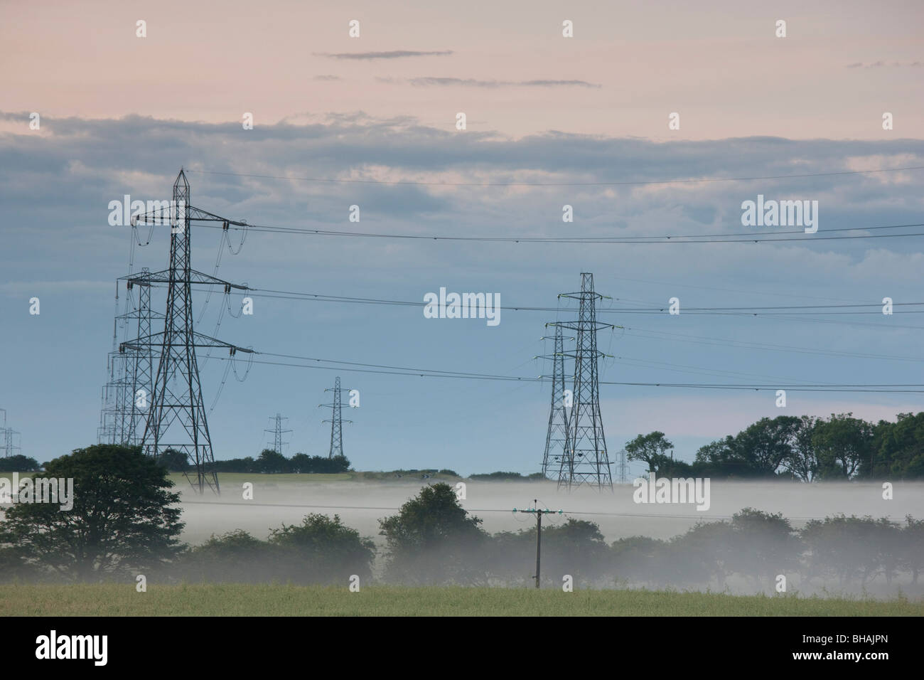 Electric pylons hi-res stock photography and images - Alamy