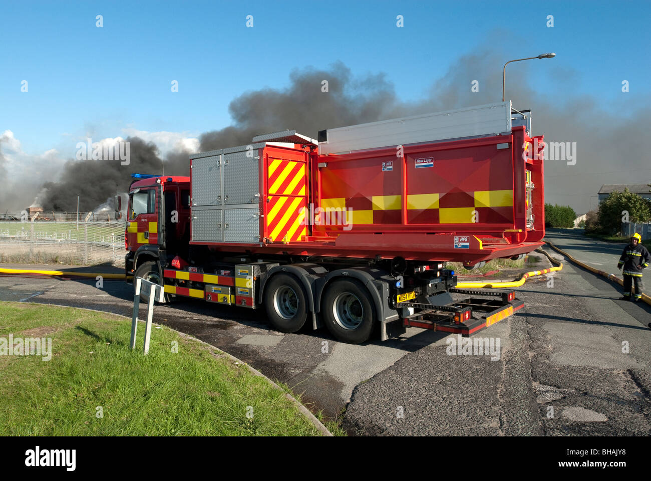 High volume pump and hose module arriving at large fire Stock Photo - Alamy