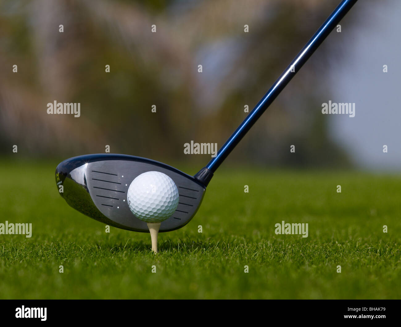 Addressing golf ball hi-res stock photography and images - Alamy