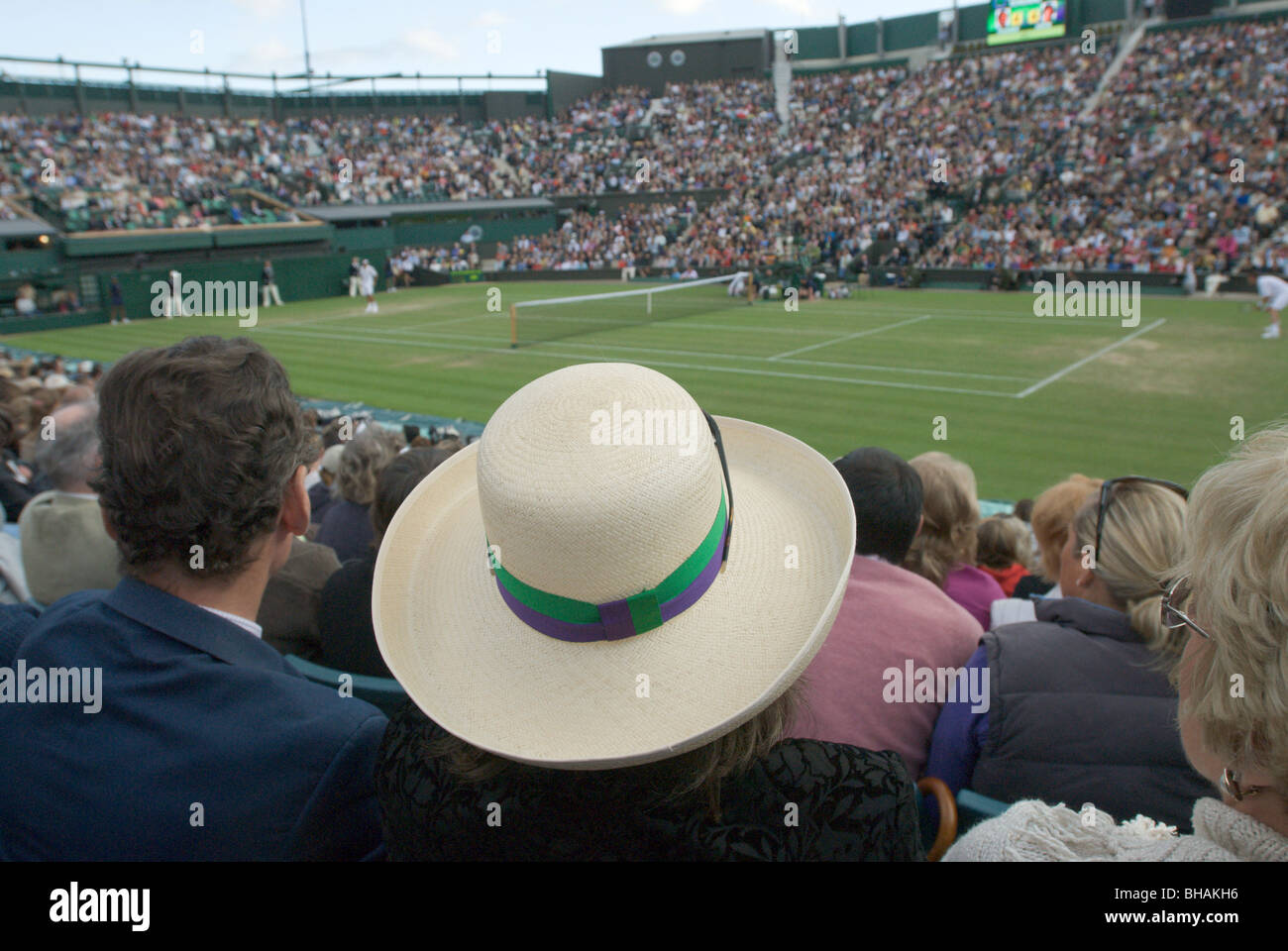 Centre court wimbledon crowd hi-res stock photography and images - Alamy