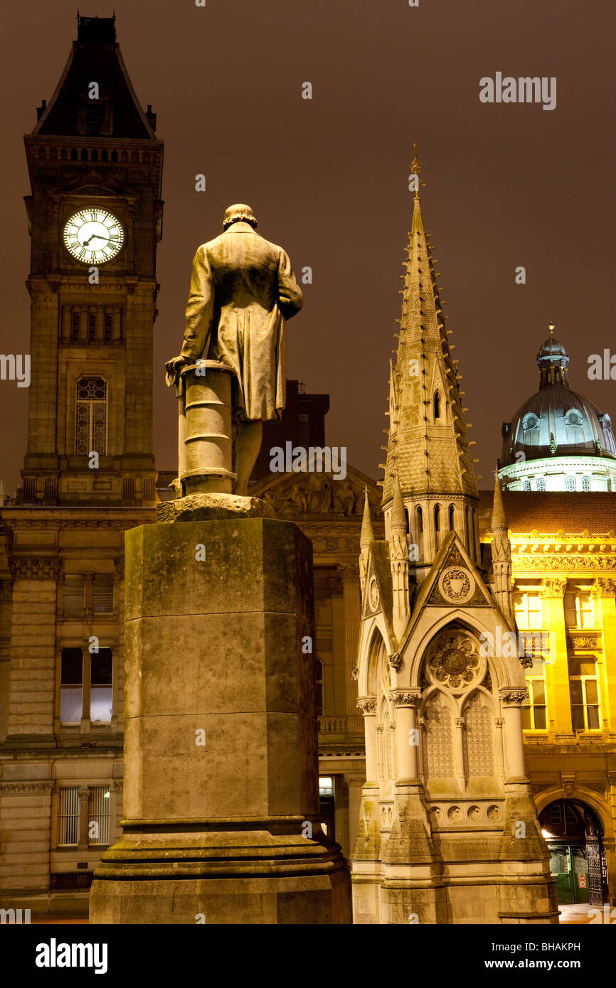 Chamberlain Square showing the Chamberlain memorial, statue, council ...