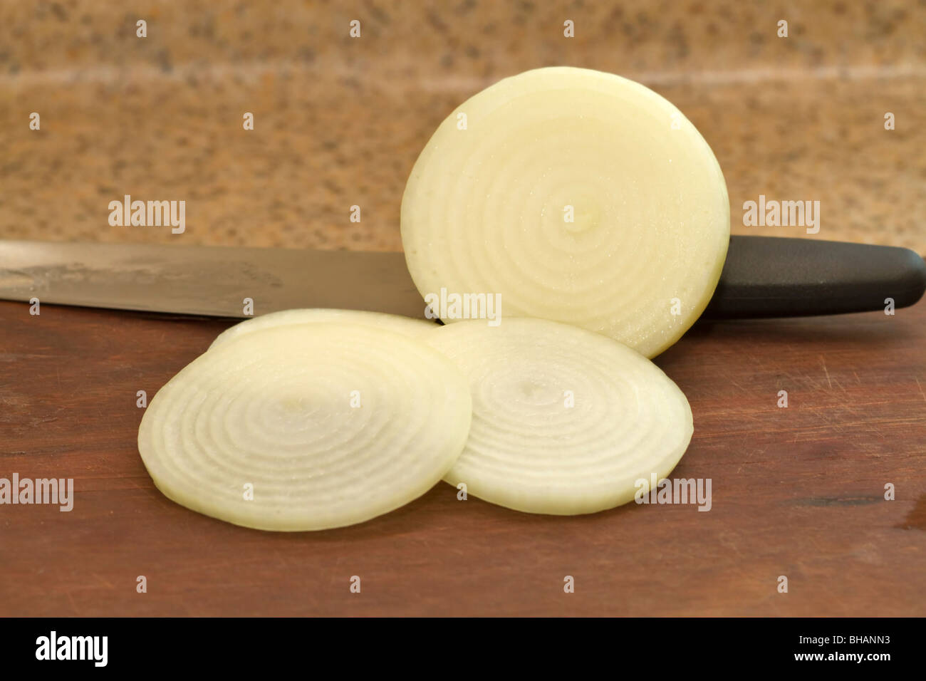 Sliced onion on a chopping board Stock Photo - Alamy