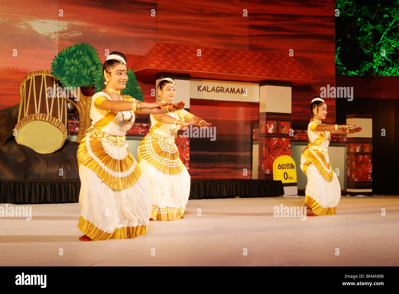 Kerala Traditional Dance Performance Mohiniyattam Stock Photo - Alamy