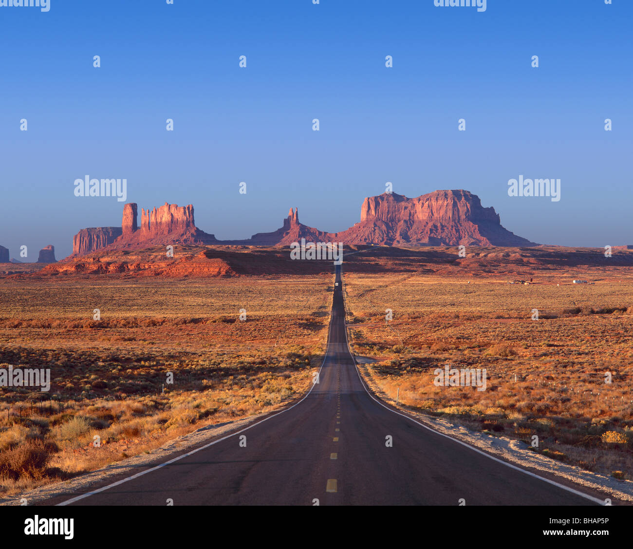 Car driving to monument valley hi-res stock photography and images - Alamy