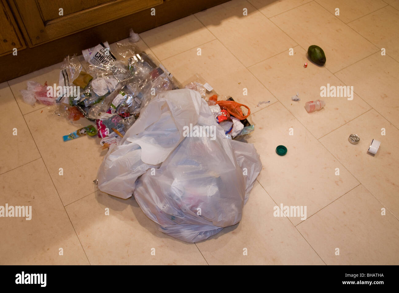 Kitchen rubbish hi-res stock photography and images - Alamy