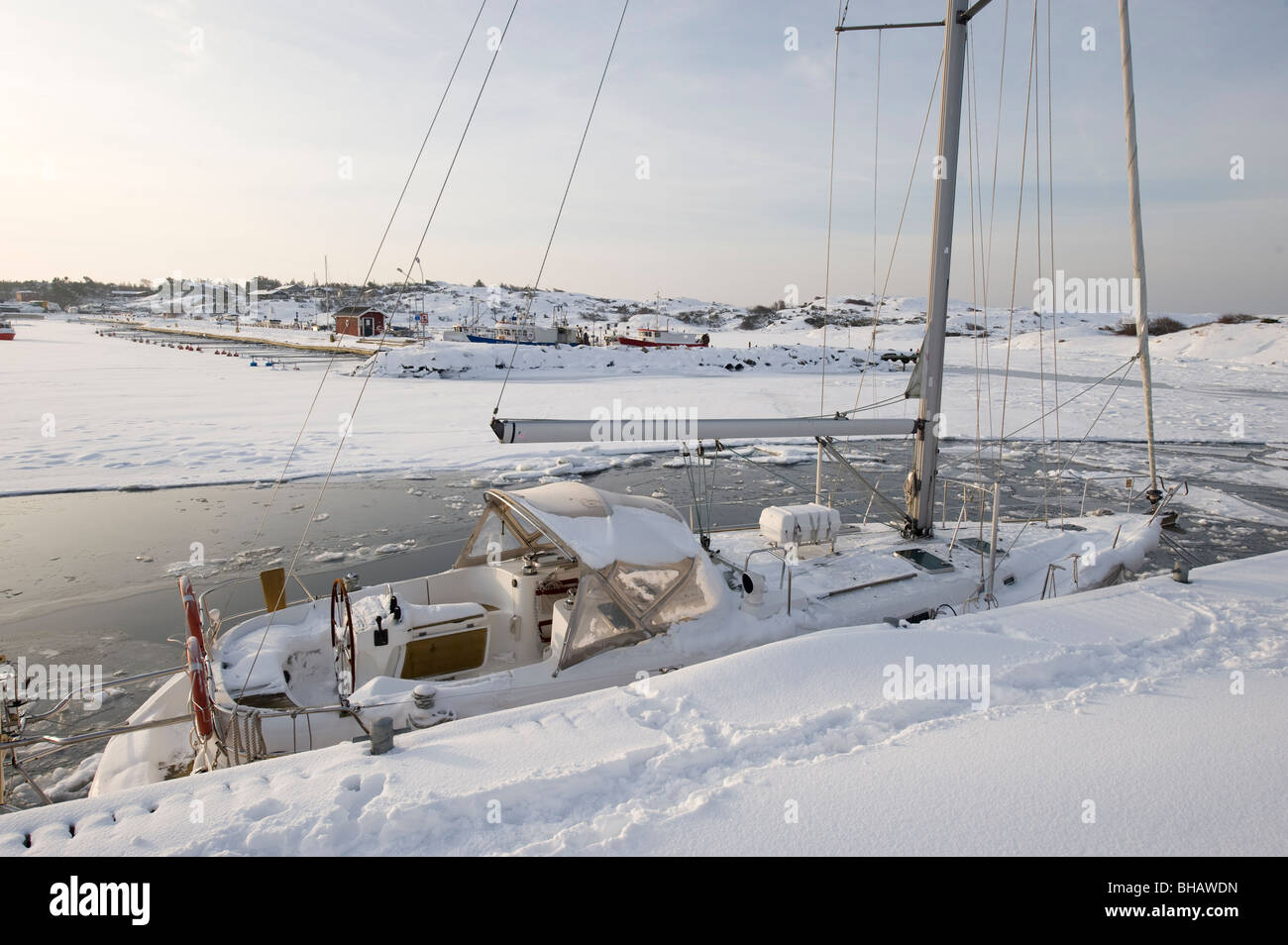 Frozen boat in winter hi-res stock photography and images - Alamy