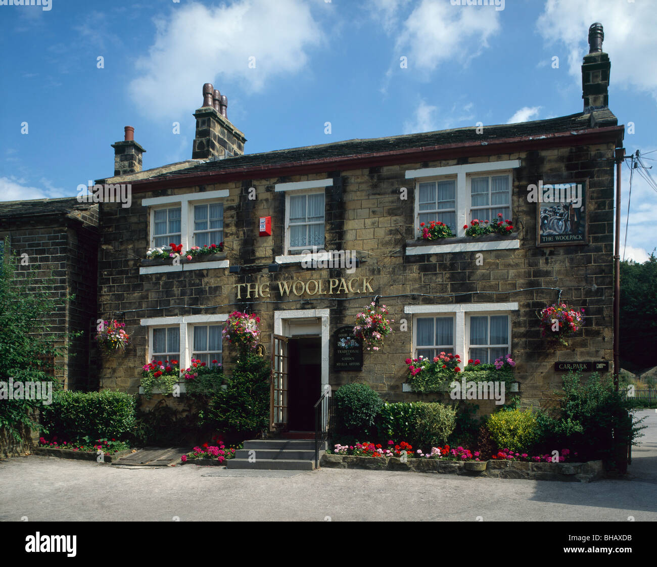 Woolpack emmerdale hi-res stock photography and images - Alamy