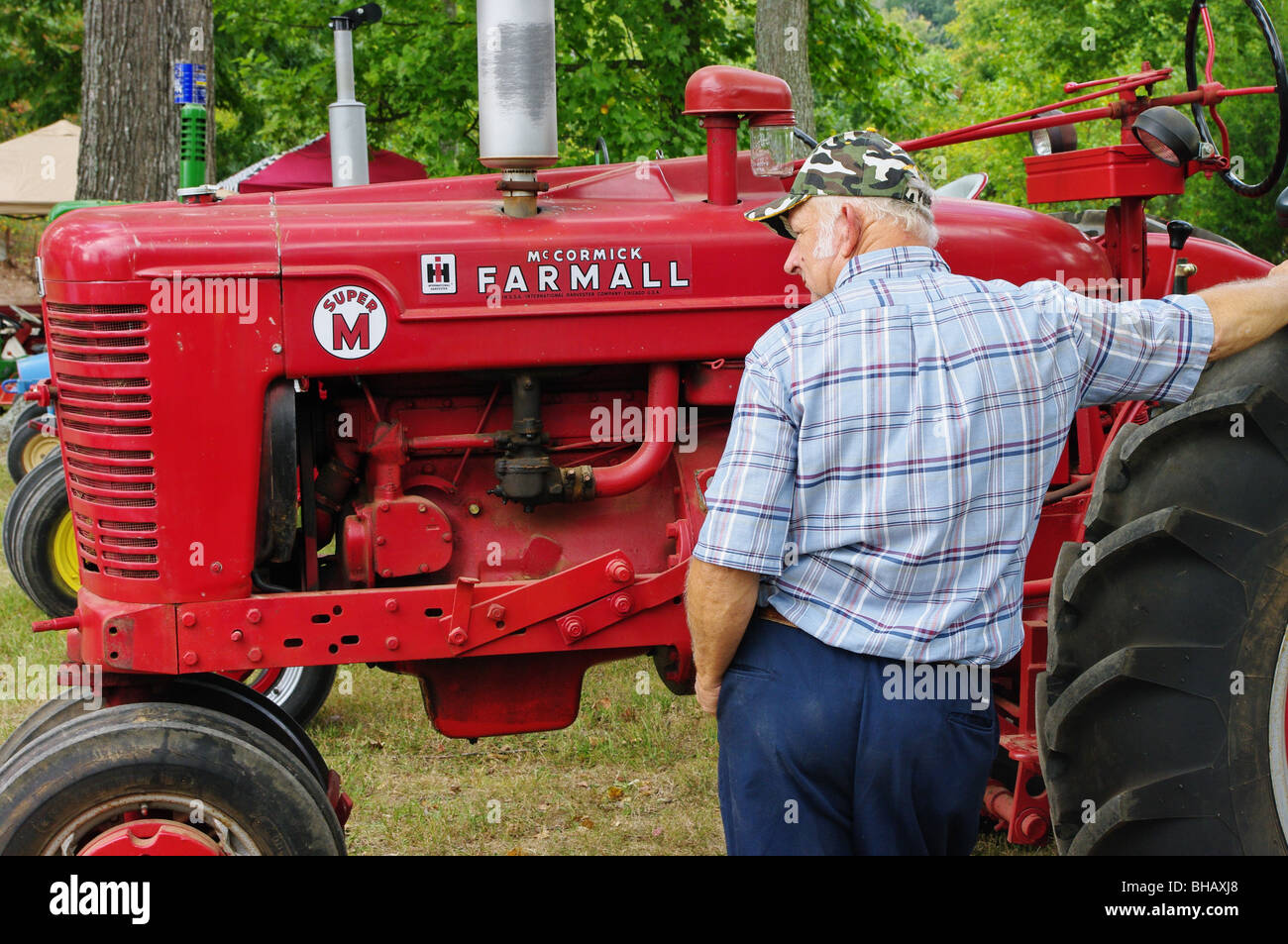 Farmall tractor hi-res stock photography and images - Alamy