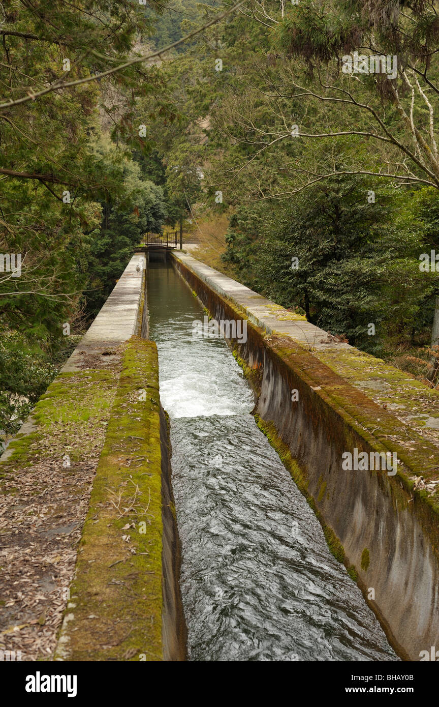 Water Aqueduct from Lake Biwa Ko running through Nanzenji temple ...