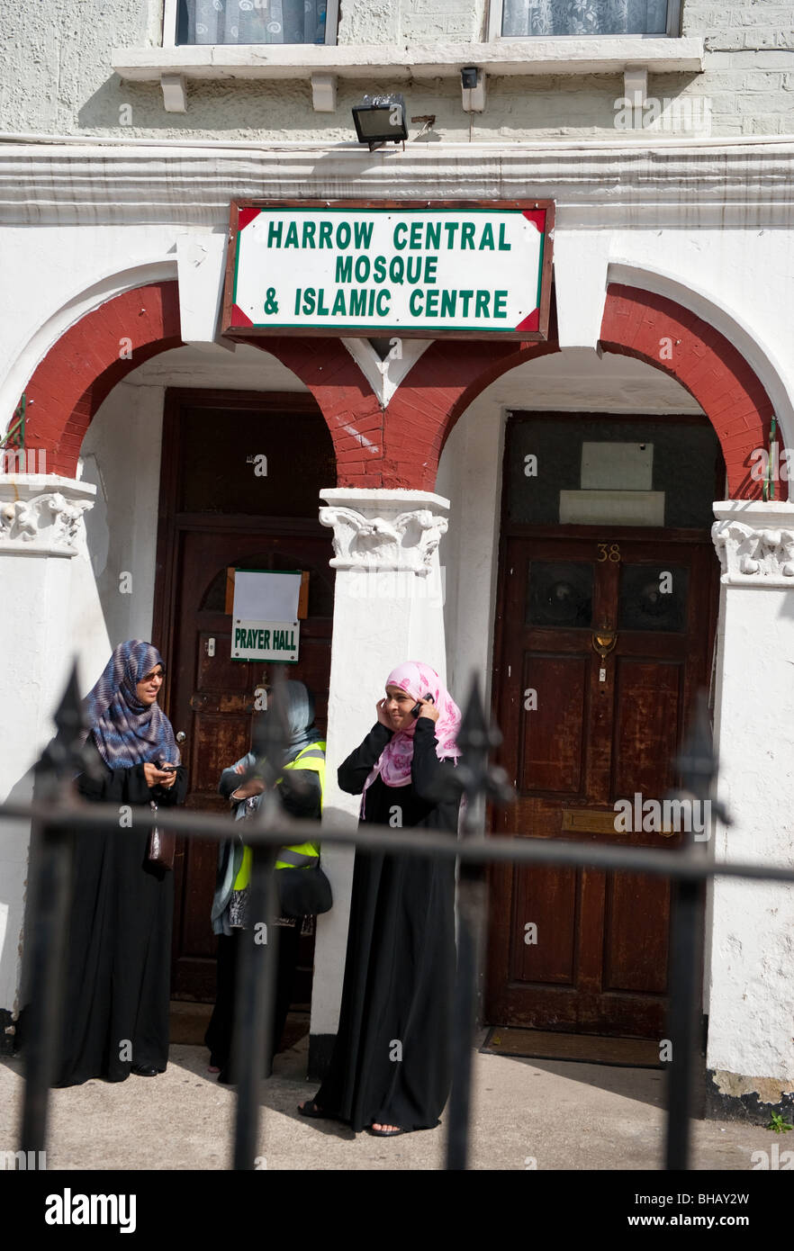 Women wearing hijab in front of Harrow Central Mosque Stock Photo - Alamy