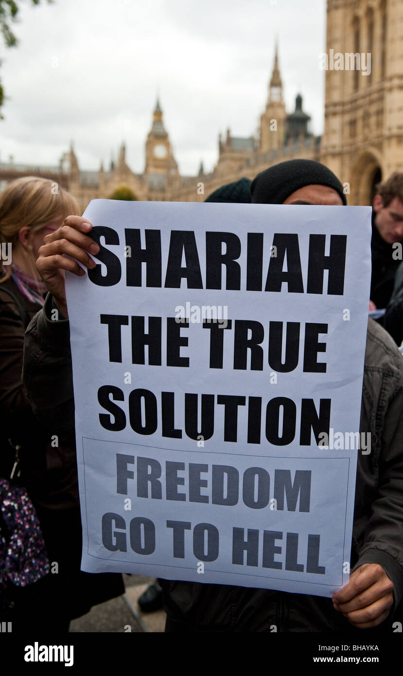 Demonstrators in a protest against far-Right Dutch politician Geert ...