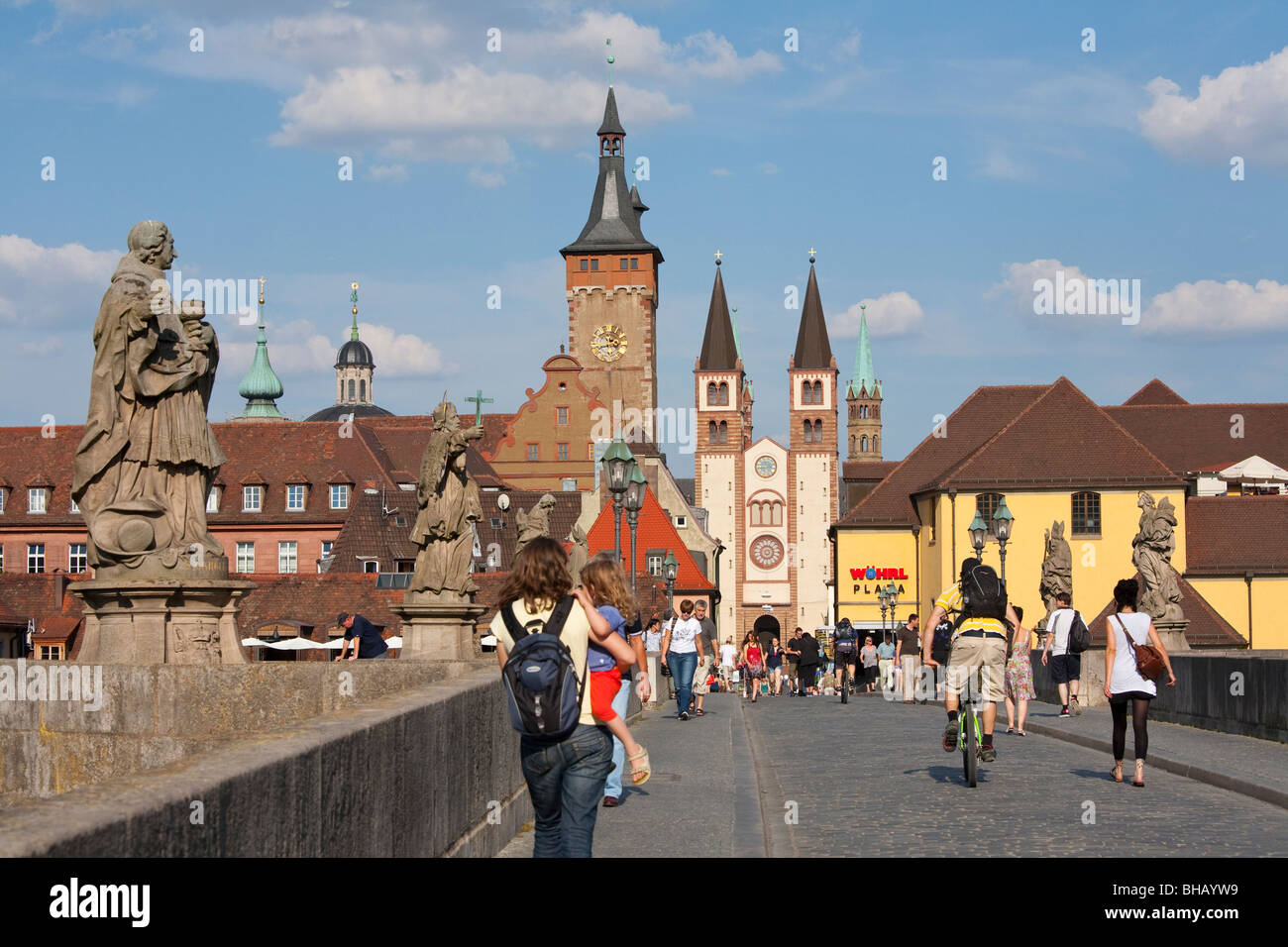 VIEW OVER ALTE MAINBRUECKE BRIDGE, STATUES, CITY HALL, DOME, WURZBURG ...