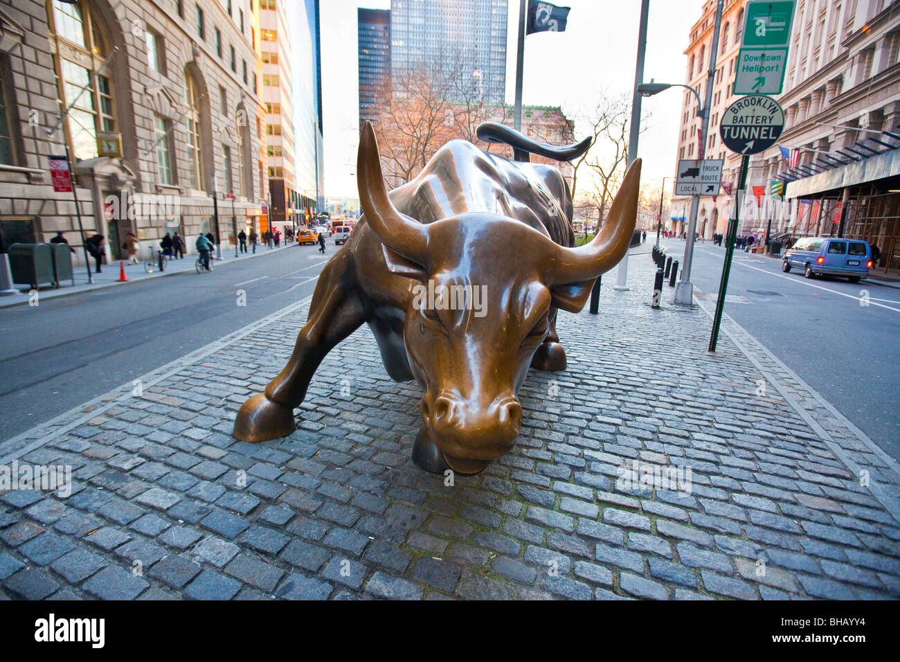 Wall Street Bull in Downtown Manhattan, NYC Stock Photo - Alamy