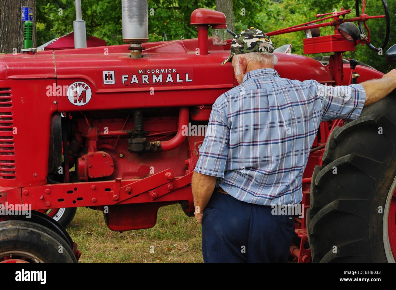 Farmall tractor super hi-res stock photography and images - Alamy