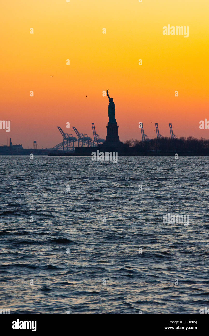 Statue of liberty sunset hi-res stock photography and images - Alamy