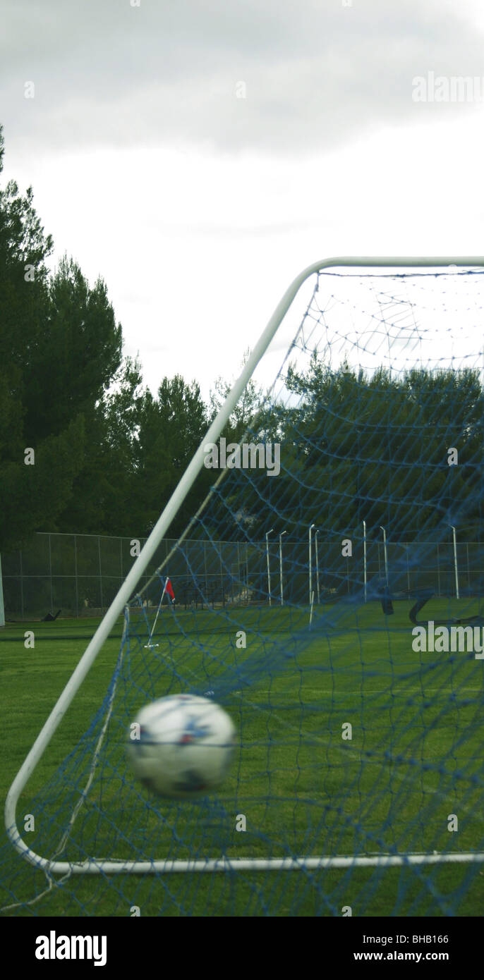 Football back of net hi-res stock photography and images - Alamy