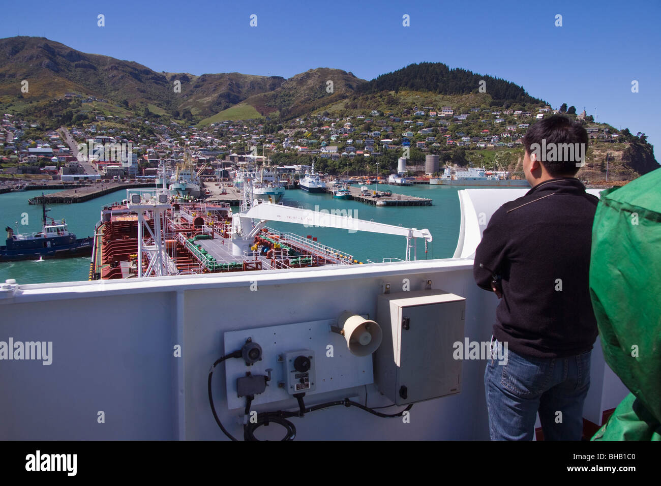 Ship enters port hi-res stock photography and images - Alamy