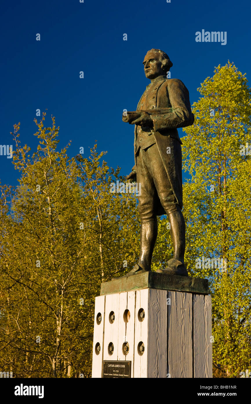 Captain cook statue hi-res stock photography and images - Alamy