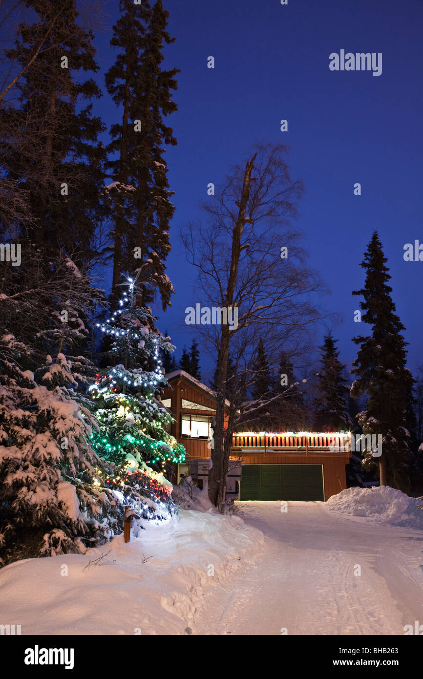 Covered driveway hi-res stock photography and images - Alamy