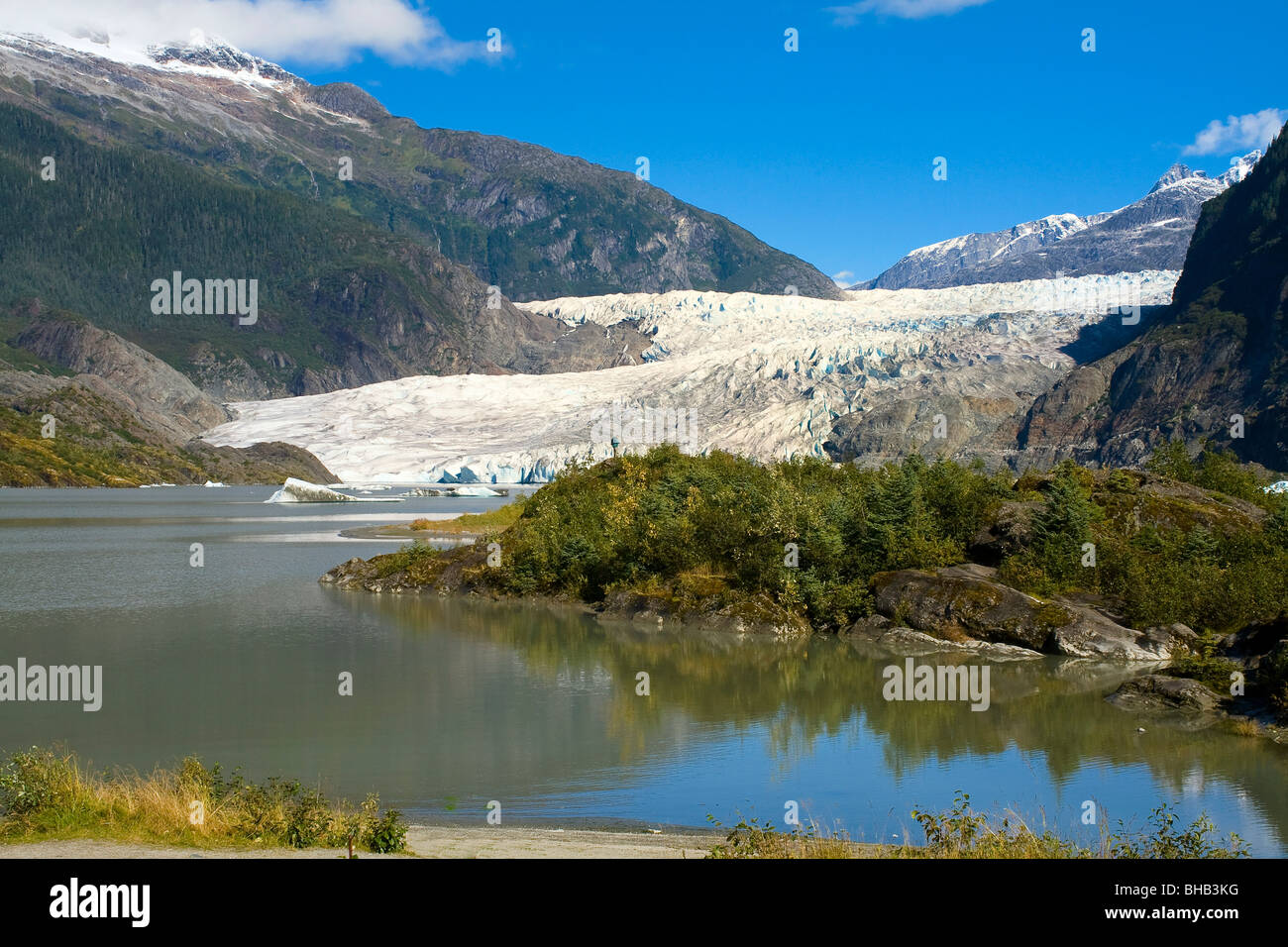 Mendenhall glacier visitors center hi-res stock photography and images ...