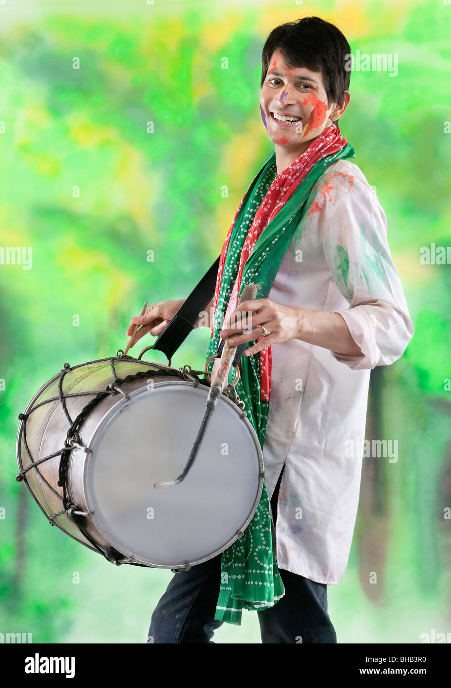 Dhol hi-res stock photography and images - Alamy