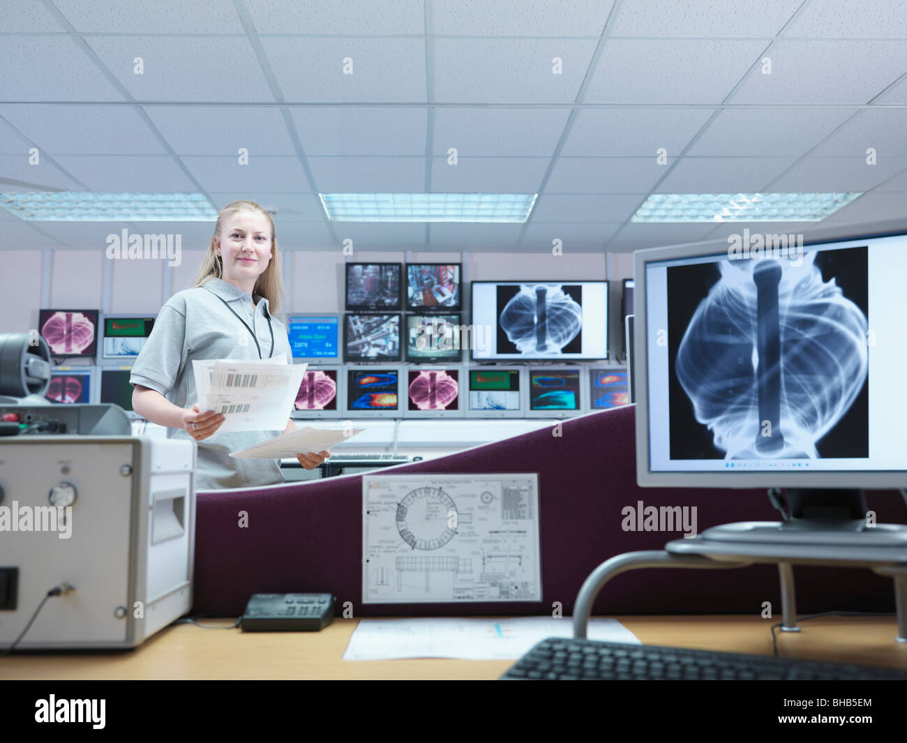 Nuclear fusion diagram hi-res stock photography and images - Alamy