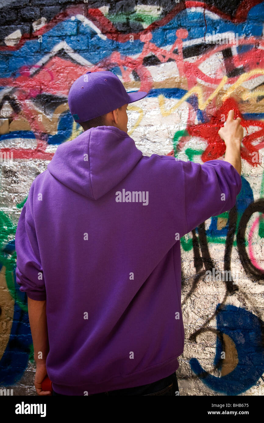 Spray Painting Stock Photos & Spray Painting Stock Images - Alamy