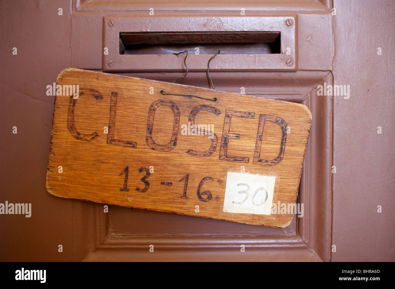 Wooden closed sign Stock Photo - Alamy