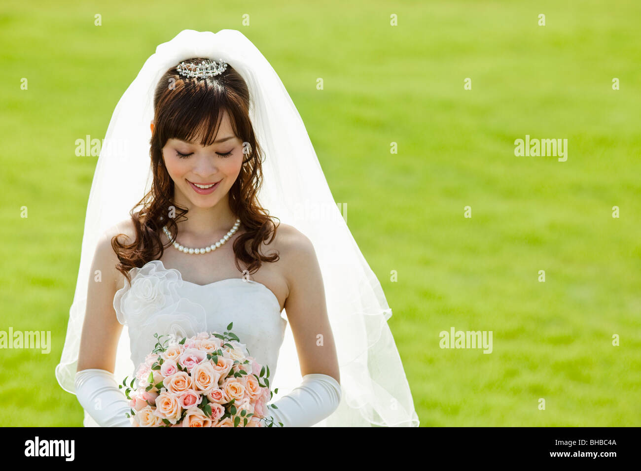 Bride japanese wedding veil hi-res stock photography and images - Alamy