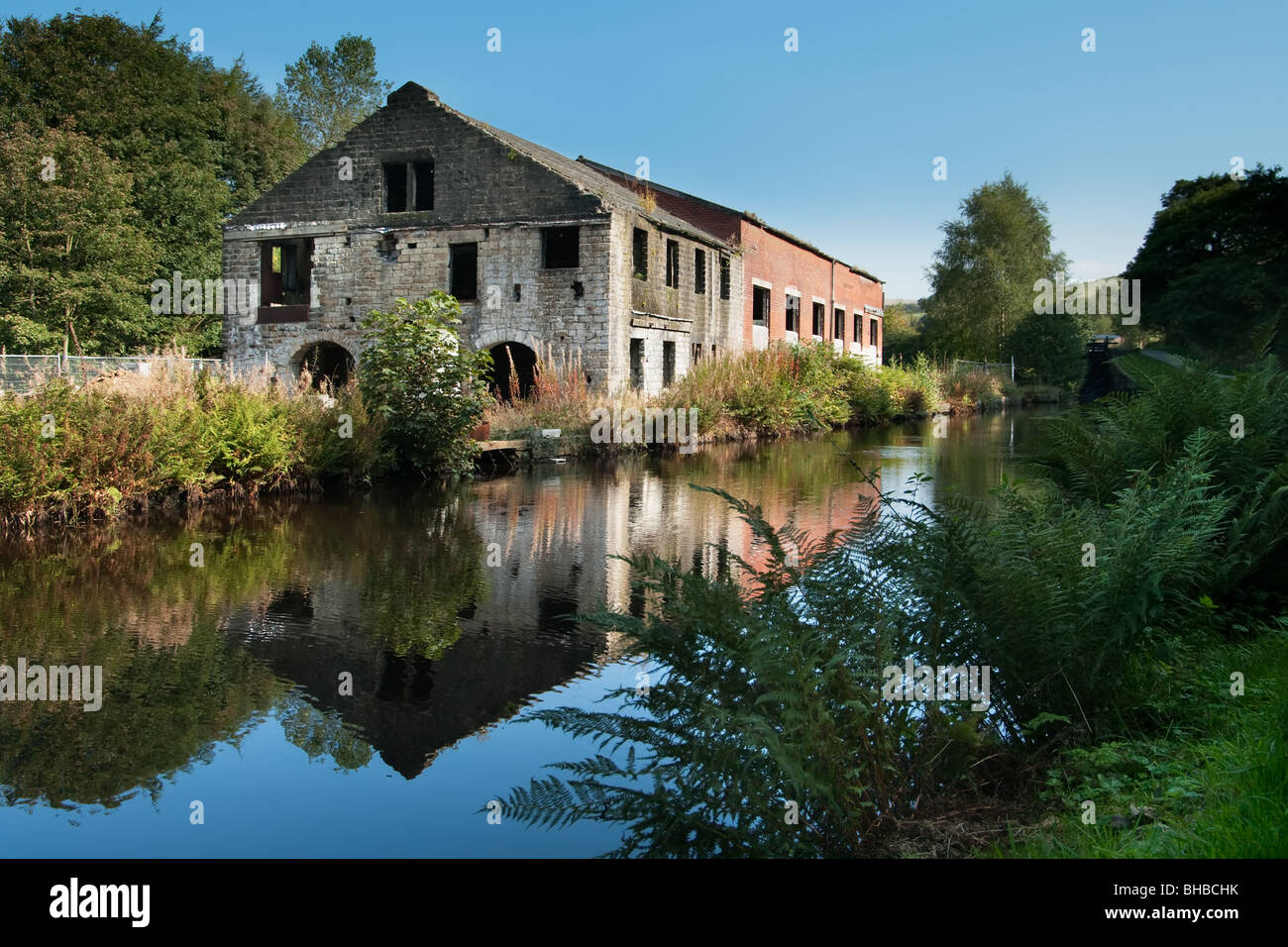 Diggle canal hi-res stock photography and images - Alamy