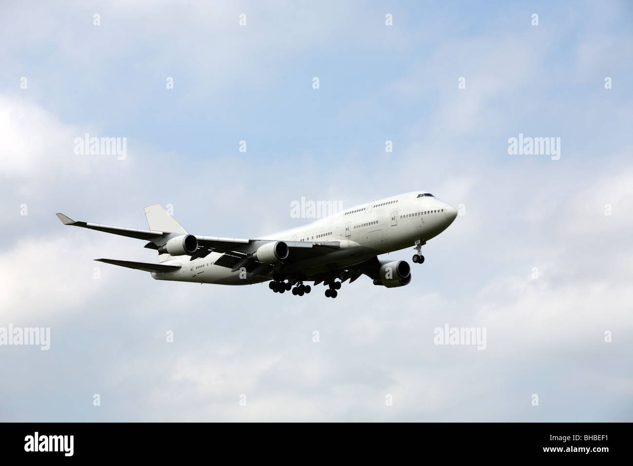 Commercial airplane in flight Stock Photo - Alamy