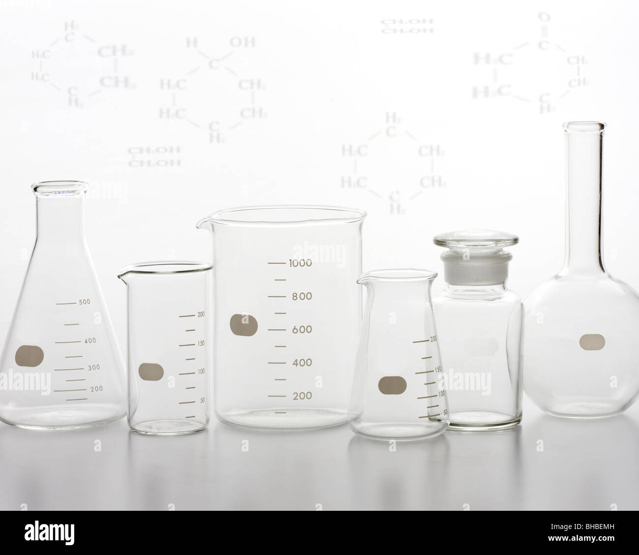 Science laboratory glassware hi-res stock photography and images - Alamy