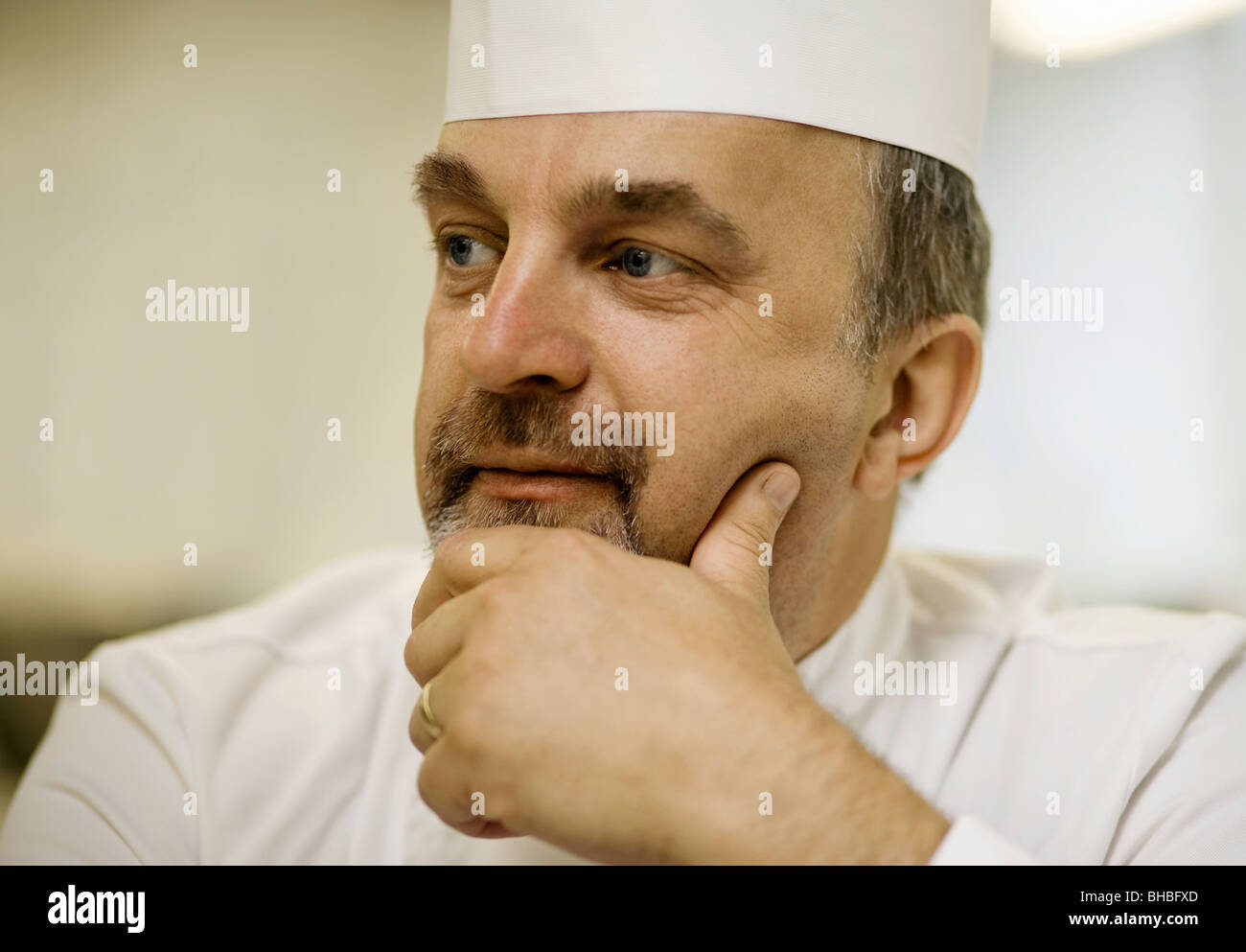 Portrait of a male head chef Stock Photo - Alamy