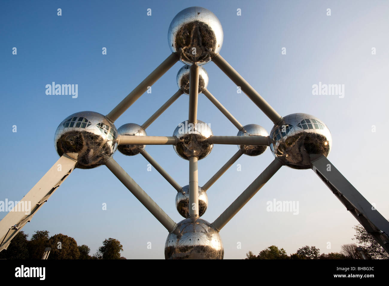 Atomium structure hi-res stock photography and images - Alamy