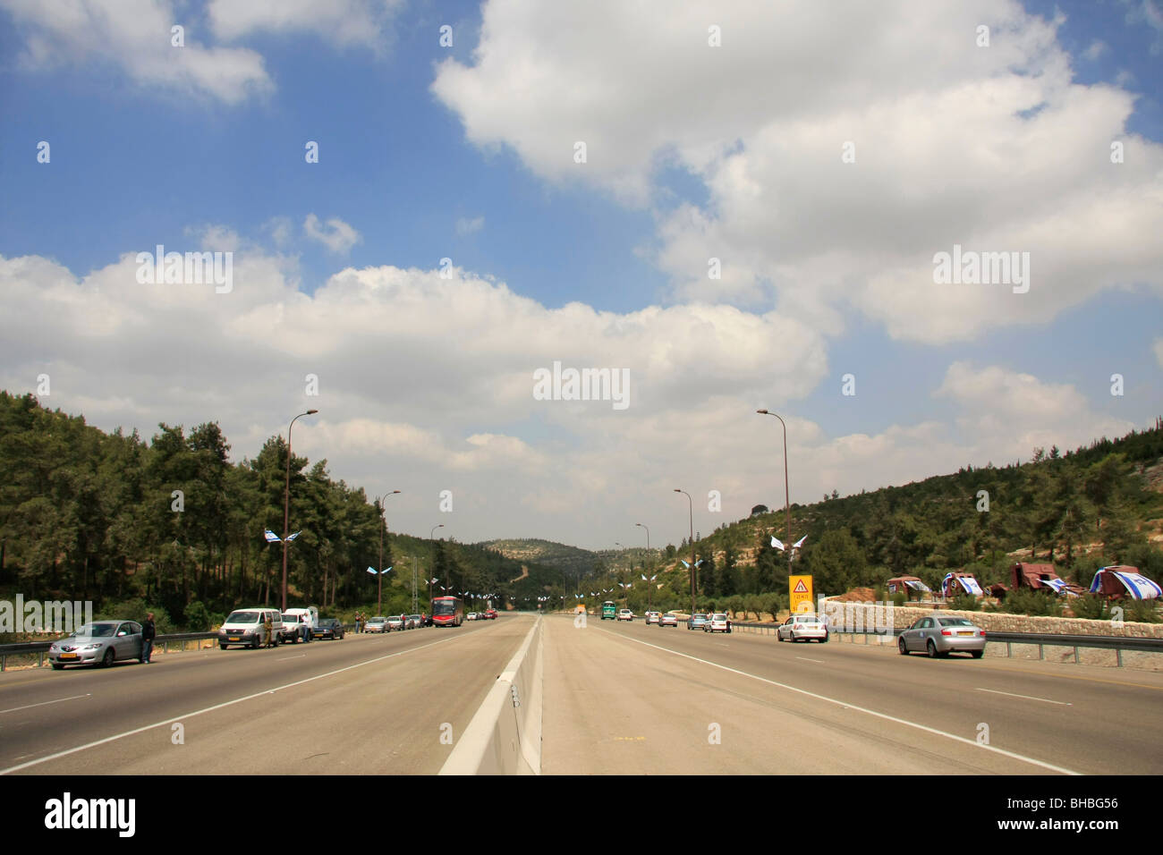 Israel, Memorial Day at the Jerusalem-Tel Aviv Highway Stock Photo - Alamy