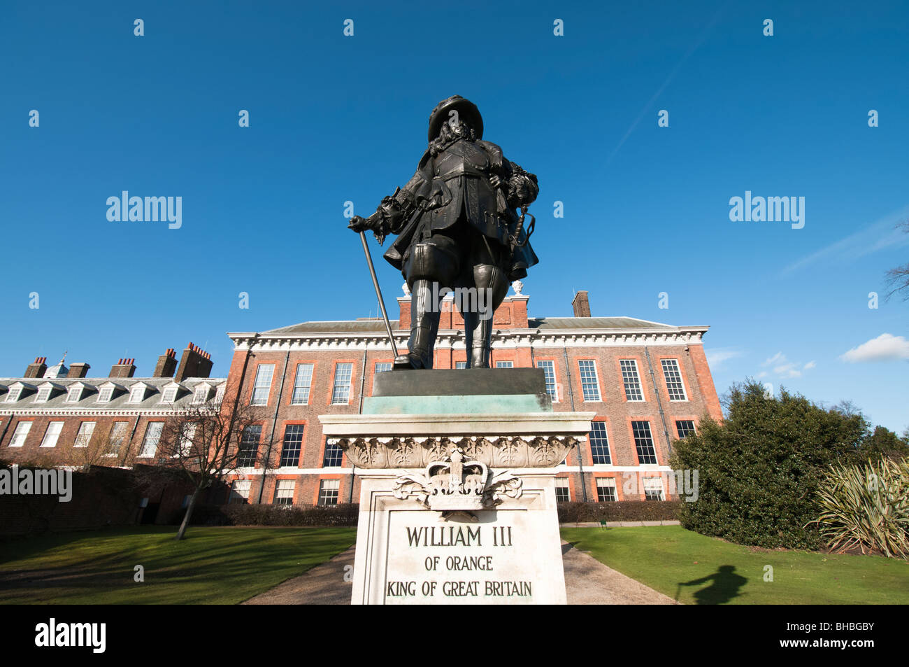 William III statue at Kensington Palace Stock Photo - Alamy